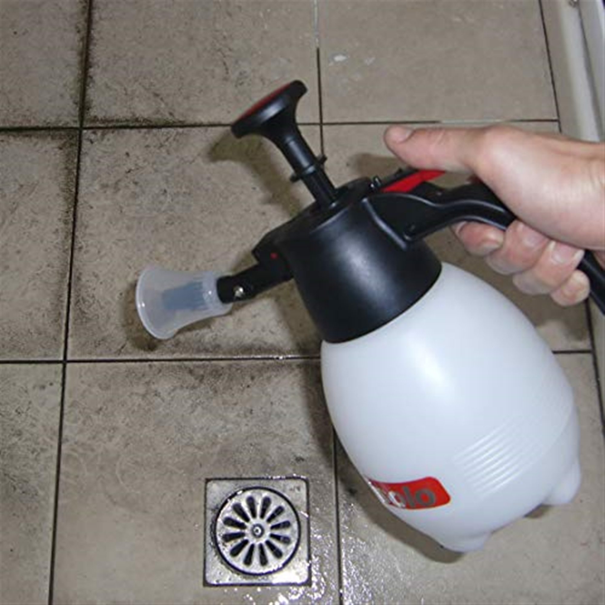 Solo 418 One-Hand Pressure Sprayer, 1-Liter, Ergonomic Grip for ...
